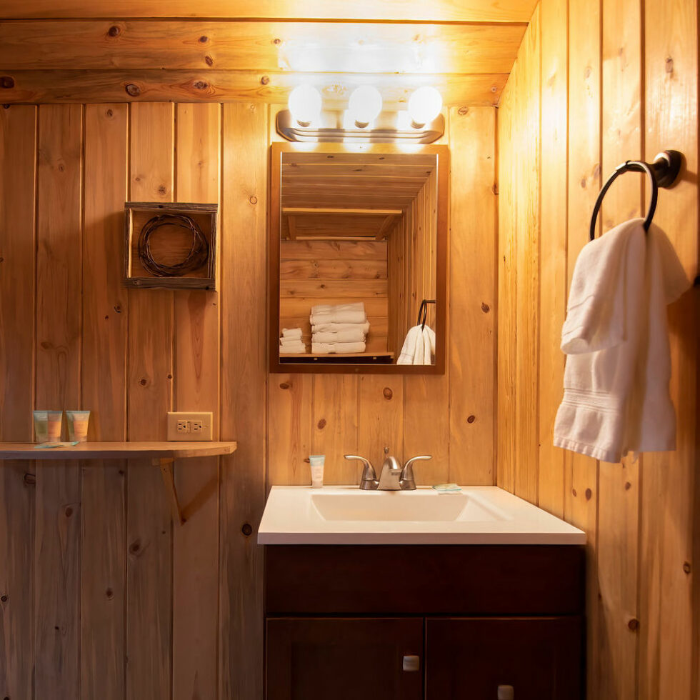 Lochsa Lodge - Cabins at Lochsa Lodge in Powell, Idaho